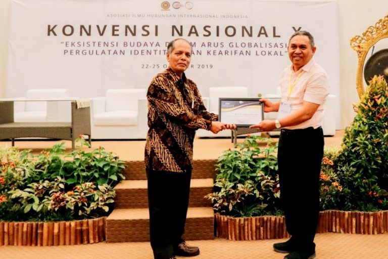 Life Time Achievement Awards untuk Empat Tokoh HI Indonesia – Asosiasi ...