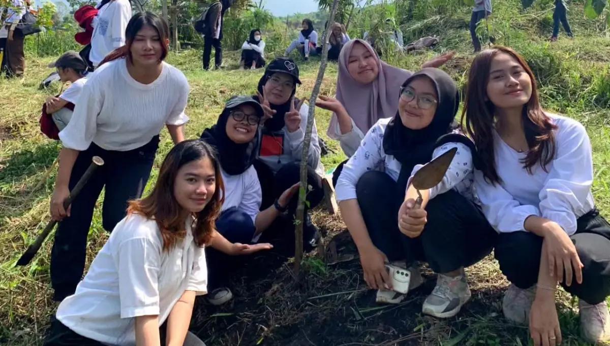 Hijaukan Kota Batu, HI UMM Tanam Satu Juta Pohon – Asosiasi Ilmu ...